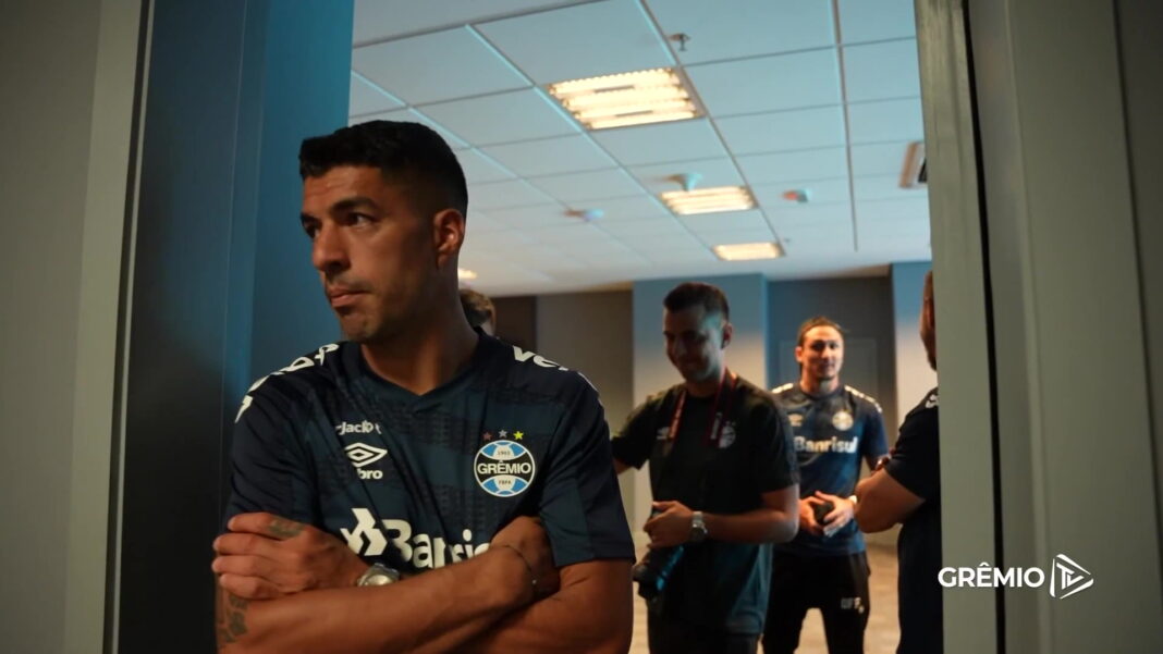 Suárez e mais reforços do Grêmio fazem tour na Arena | DELIO ANDRADE