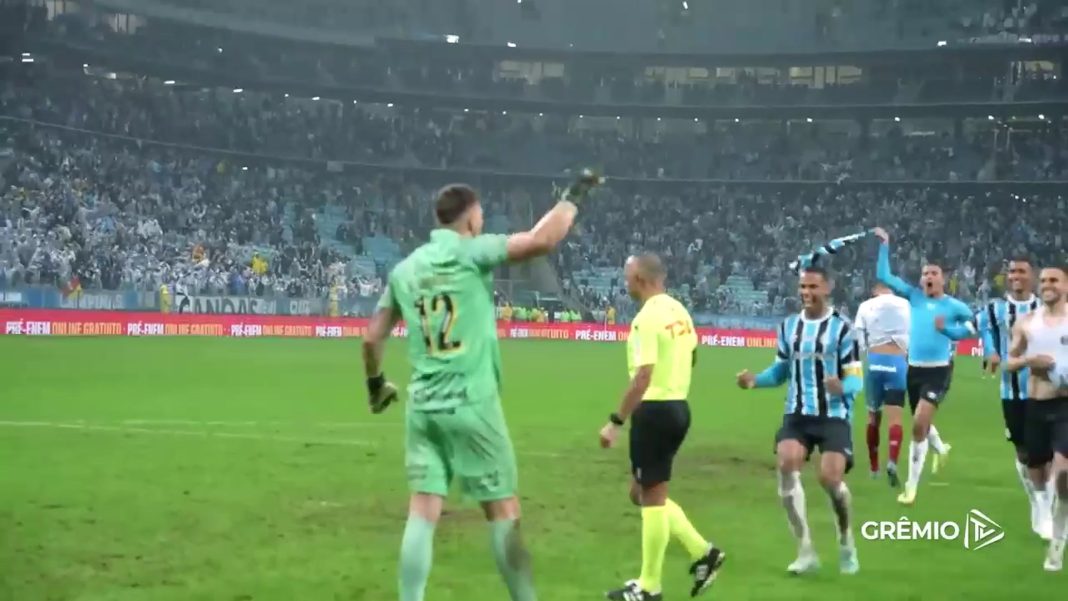 Confira defesa da classificação e festa do Grêmio na Arena | DELIO ANDRADE